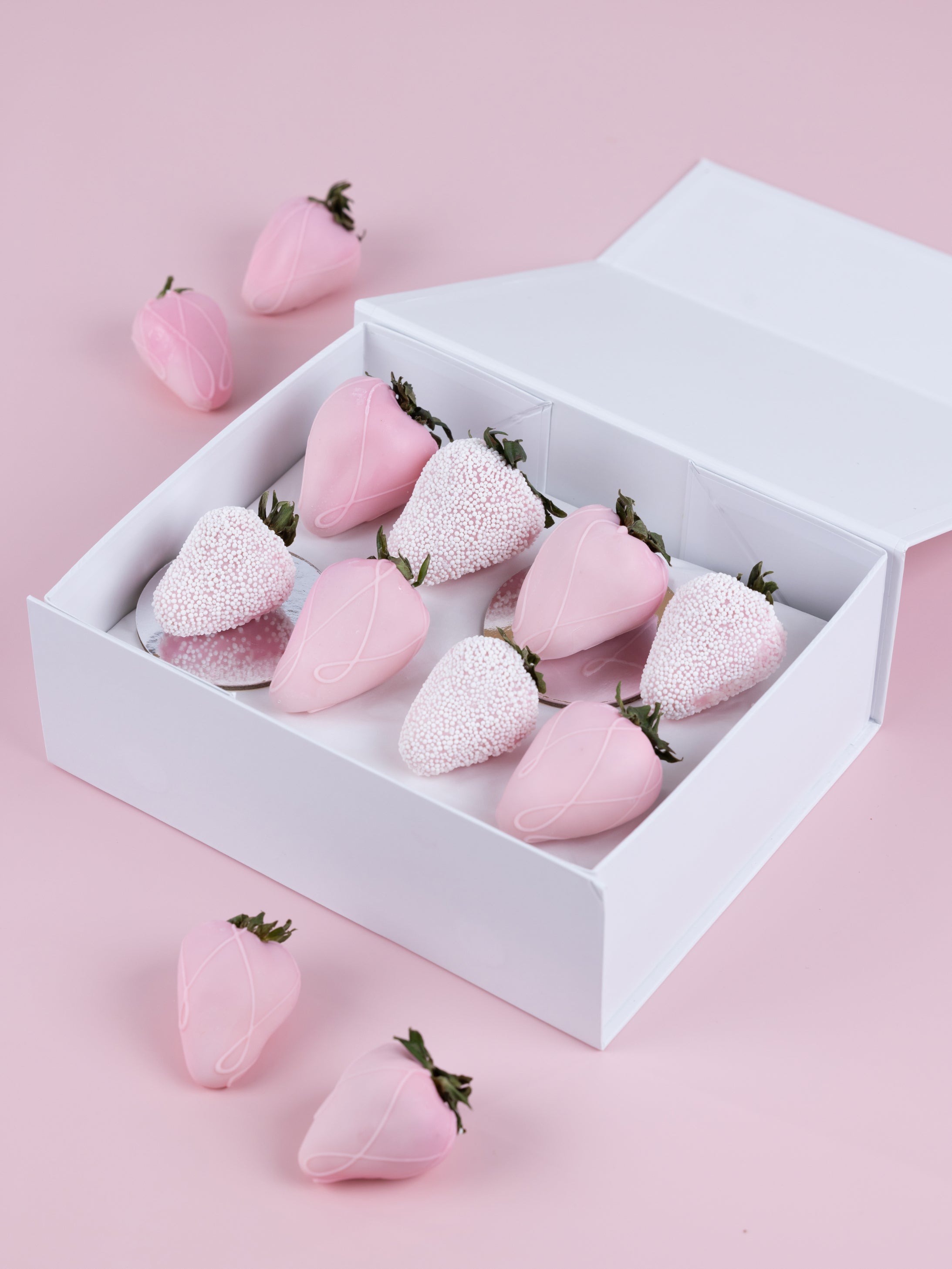 Strawberries and Co Signature Pretty in Pink Strawberry Box Edible Art